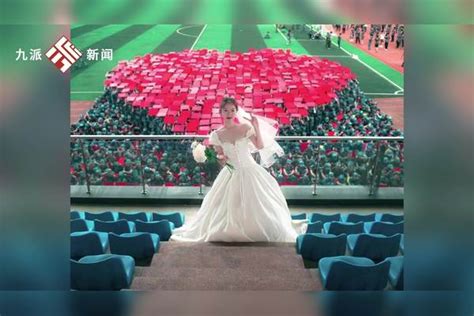 太浪漫了！学姐回母校拍婚纱写真照学弟学妹帮摆爱心，女生大喊：我好幸福啊