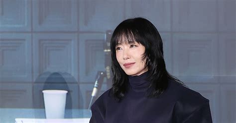 포토s 전도연 우아한 각선미 뽐내며