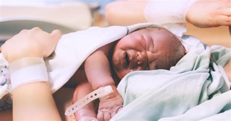 Ces deux mamans ont donné naissance au premier bébé PMA pour toutes