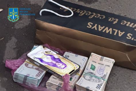 У Києві посадовиця вимагала хабар у пораненого військового