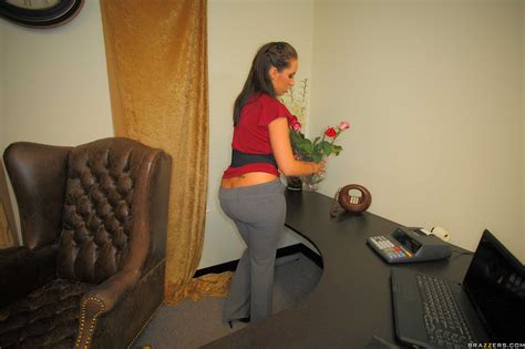 Brazzers Bigbuttlikeitbig Kelly Divine The Slutmother 100603