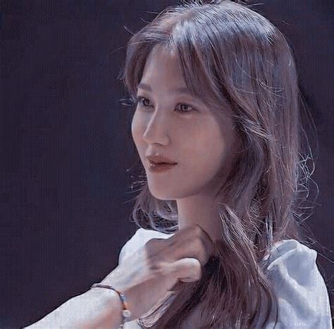 Ghim Trên Lee Ji Ah
