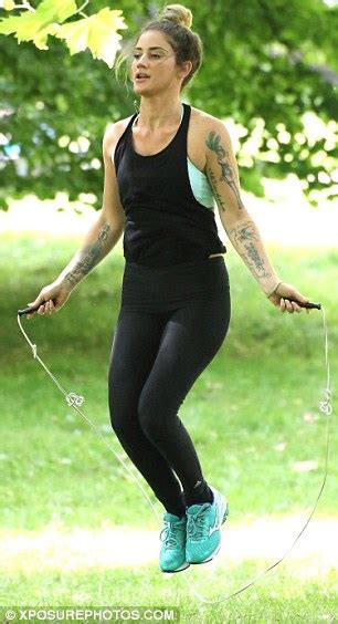 Cbbs Katie Waissel Flashes Her Toned Abs During Gruelling Session In
