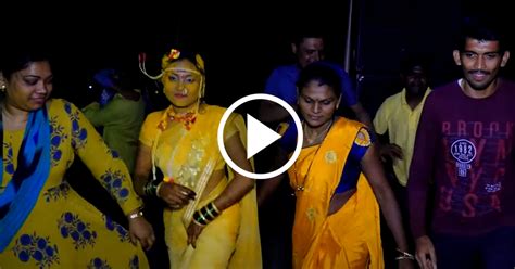 खान्देशी हळदीतील नवरी ताईचा सुंदर डान्स Crazy Marathi