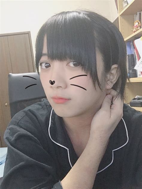 【18歳～20代女装娘画像】黒目が大きいぱっちり目の黒髪ショートヘアが似合う男の娘 あっつーちゃん 18歳～20代 素人女装娘エロ画像