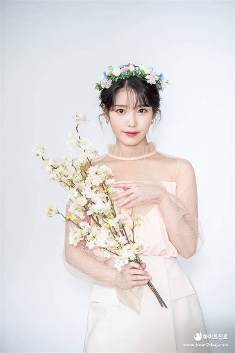 이슬 요정과 함께한 참이슬의 사계절 참이슬x아이유 지면 촬영 현장 비하인드