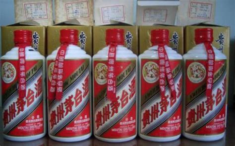 探望退休领导，客厅放几箱茅台吃饭却喝光瓶酒，了解清楚后太值了 知乎
