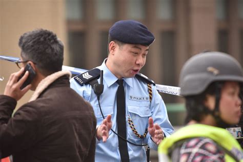 7持刀贼尖沙嘴抢找换店职员2000万 警美孚路障拘3南亚汉 星岛日报