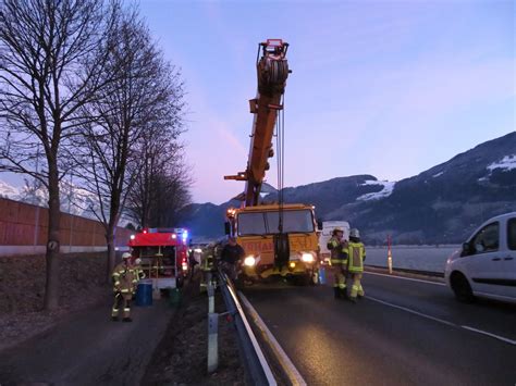 Verkehrsbehinderung Lkw Brand Auf Der B Bei Gagering Schwaz