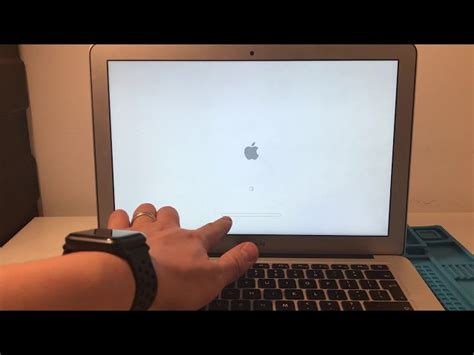 Blank Apple Computer Screen