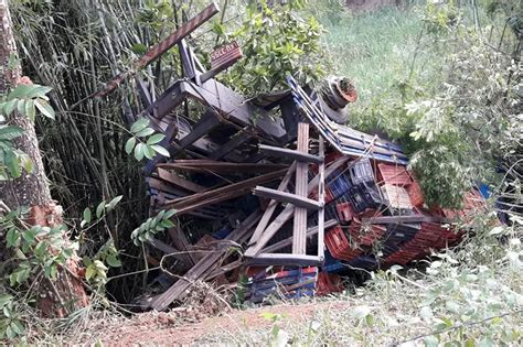 Carro E Caminhão Colidem Na Br 120 Entre Cataguases E