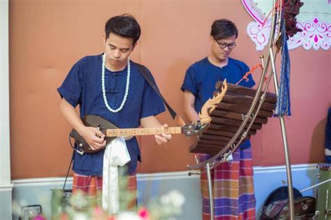 วงโปงลาง รับแสดงดนตรีพื้นบ้านอีสาน รับงานวงโปงลาง รำอีสาน Ennxo