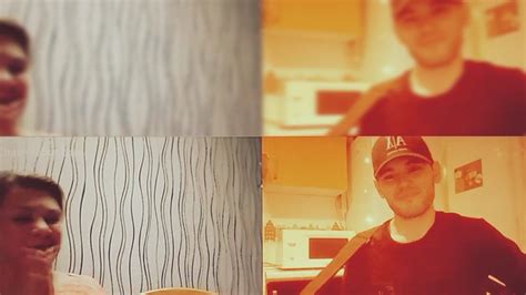 ГИТАРИСТ в ЧАТ РЕЛЕТКЕ ПОЕТ на РУССКОМ ЯЗЫКЕ РЕЙКЦИЯ ДЕВУШКИ Youtube