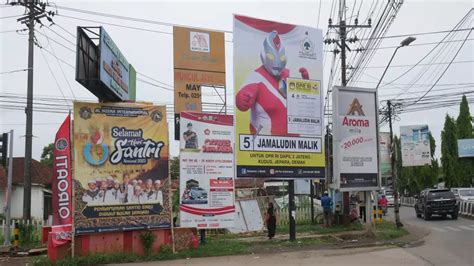 Baliho Caleg Dpr Ri “ultraman” Viral Di Jepara