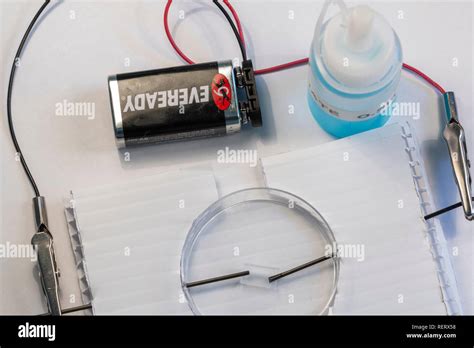 Electrólisis fotografías e imágenes de alta resolución Alamy