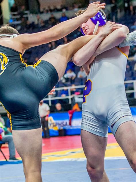“Wrestlers - back and front” … : r/SimplySporty