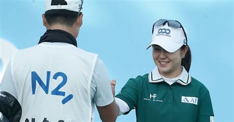 [mhn포토] 이승연 주먹 파이팅