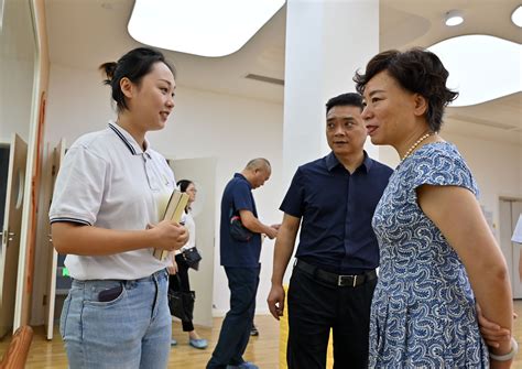内江市东兴区：人大代表情系“托育服务”