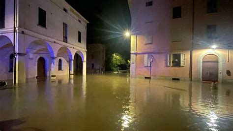 Alluvione In Emilia Romagna Un Morto E Centinaia Di Evacuati Fermi I
