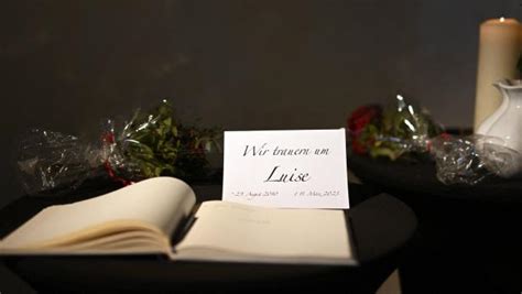 12 Jährige von zwei Mädchen erstochen Freudenberg trauert um Luise