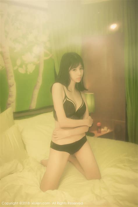 Xiuren秀人网 No1026嫩模艾栗栗居家黑色蕾丝内衣户外清新美腿魅惑写真42p Ia1400000131 Porn Pic