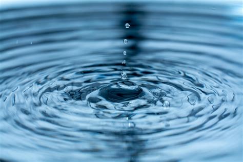 H2 O 고속 사진 고요한 고요함 관념적인 굴절 다이나믹한 동심원 동작 중지 맑은 매끄러운 물 물을 튀기는