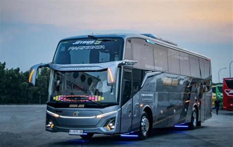 Jetbus 5 Laris Manis Diborong Simak 10 Potret Bus Terbaru Adi Putro Yang Tampil Warna Warni