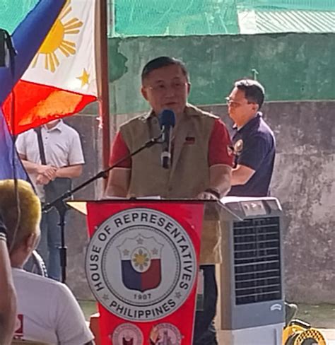 Senator Bong Go Namahagi Ng Tulong Sa Mga Biktima Ng Sunog Sa Barangay