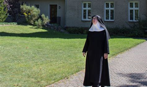 10 Fragen An Eine Nonne Die Du Dich Niemals Trauen Würdest Zu Stellen