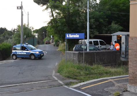 Ferrovia Roma Velletri Problemi Ad Un Passaggio A Livello Tra Lanuvio