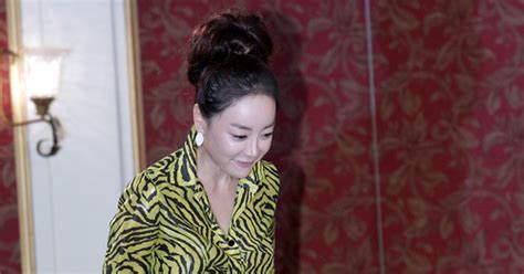 포토엔 김혜은 과감한 노출 패션