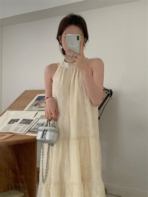 베이지하루 [당일발송 무료배송] 홀터넥 여름 원피스 하이넥 슬리브리스 리본 롱드레스 화이트 베이지 자수 시스루 루즈핏 셔링 주름 뷔스티에 봄 레이어드 플레어 결혼식 피로연