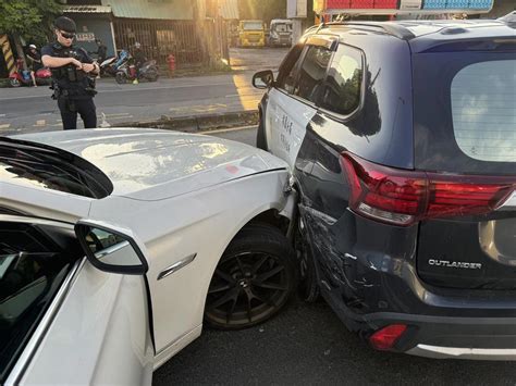 高雄警攔檢bmw遭衝撞！警車凹陷 男涉毒駕起出「喪屍菸彈」