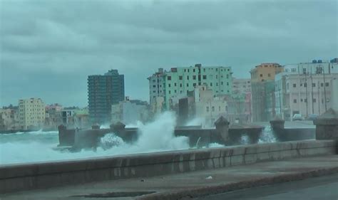 Reportaron Penetraciones Del Mar En El Malecón De La Habana