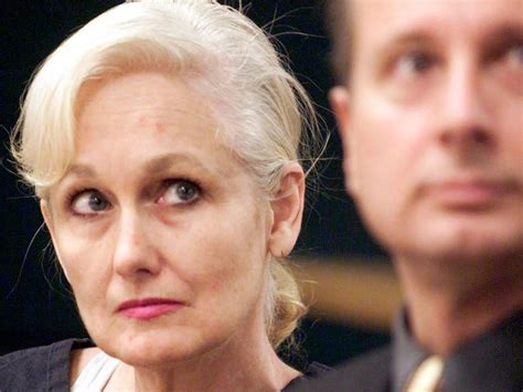 Tenía Millones Y Vivía Obsesionado Por Su Seguridad Rodeado De Muros Y