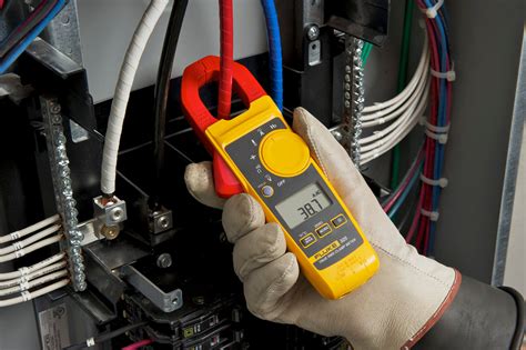 Alicate Amperímetro 400a Ac Dc Ref Fluke 325 Fluke Eletronor