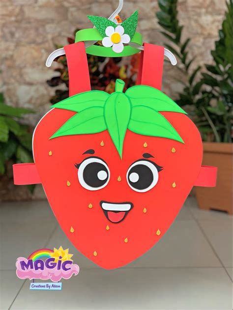 Traje De Fresa Foami Preschool Arts And Crafts Preschool Crafts