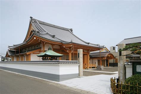 木造伽藍 日蓮宗上行寺 全伽藍新築本堂の間口は6 5間Φ36cmのケヤキ丸柱と24cm角の桧柱客殿と庫裡は鉄骨造