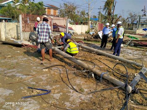 ရသေ့တောင် မြို့၌ မိုခါ မုန်တိုင်းကြောင့် ပျက်စီးသွားသော ဓာတ်အားလိုင်းန