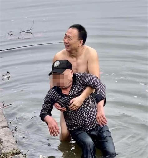 湖北黄石：生死关头，65岁老兵纵身一跃跳湖救人 新华网客户端