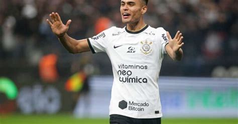 Flamengo aguarda aval de Tite para avançar por Vera