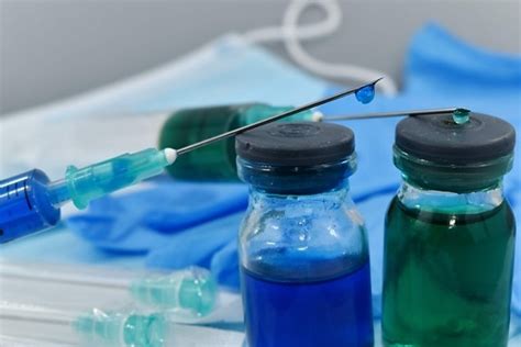 フリー写真画像 治療法 糖尿病 糖尿病患者 医療的ケア 注射器 ワクチン 医療 医学 ヘルスケア ケア