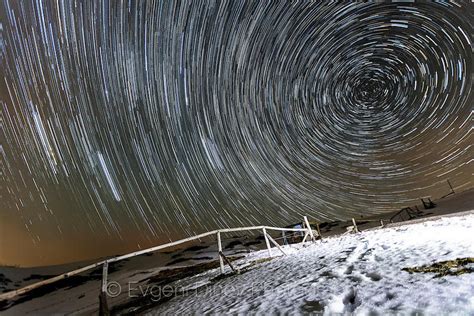 Звездни следи край заслон Орлово Гнездо Memoria De Futuro Памет за бъдещето