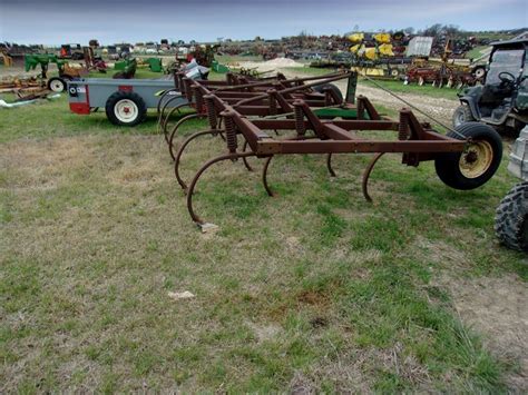 John Deere 610 Chisel Plow