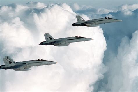 Jet Tempur F A 18 Hornet Amerika Serikat Jatuh Pilotnya Tewas
