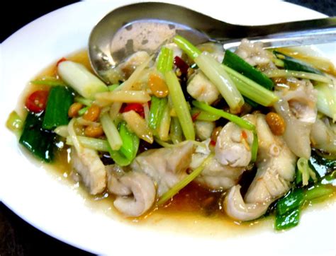 基隆仁愛蓁好料小吃店愛六路熱炒店推薦價格親民料理豐富不時有酒促小姐炒熱氣氛 袁彬的美食旅遊筆記