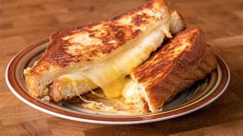 How To Make The Ultimate Grilled Cheese Sandwich At Home With A Cast