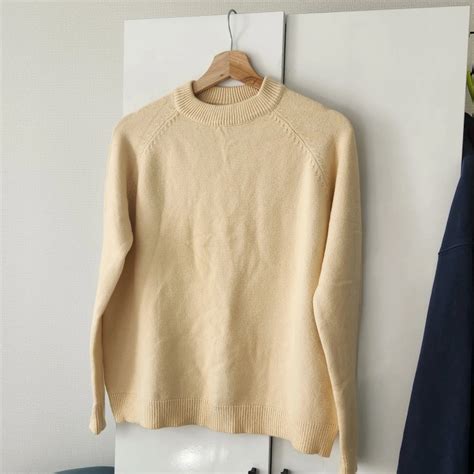 [옷 정리합니다] 연한 노란색 당근 중고거래