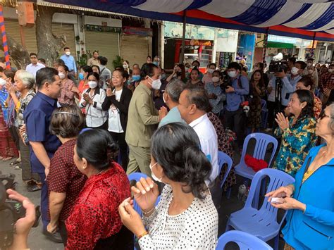 លោកឃួង ស្រេង៖ សម្តេចតេជោផ្តល់ប័ណ្ណកម្មសិទ្ធិផ្ទះសំបែងជូនពលរដ្ឋជាង