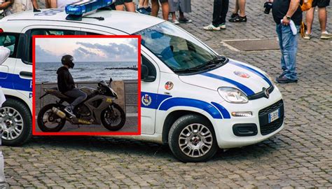 Incidente Stradale Mortale Ad Acilia Giovane Motociclista Perde La
